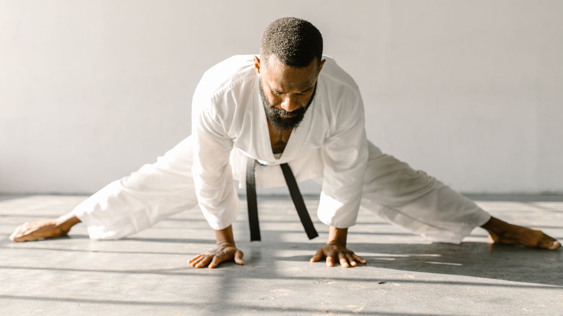 Spagat lernen für Anfänger: 12 Übungen und Tipps für Seit- und Längsspagat